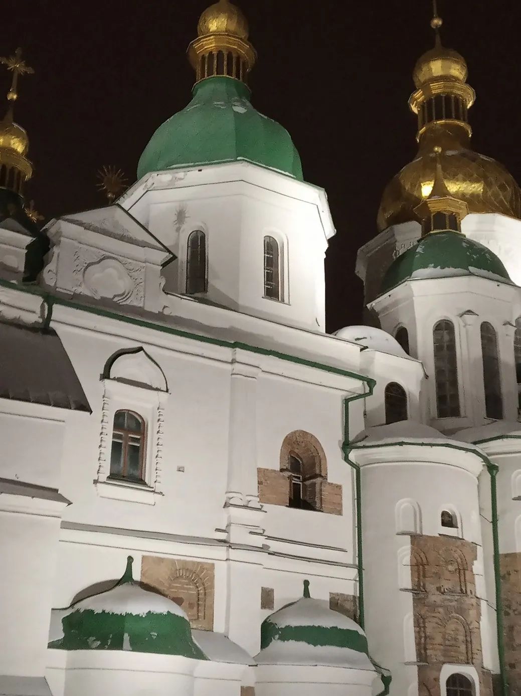 11 historic buildings in Ukraine - iNEWS