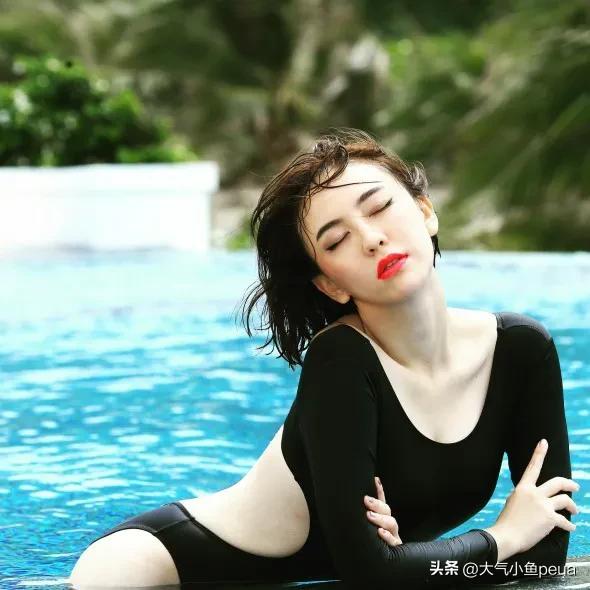 Mature and sexy Jiarong Lv, with bright eyes and beautiful teeth - iNEWS