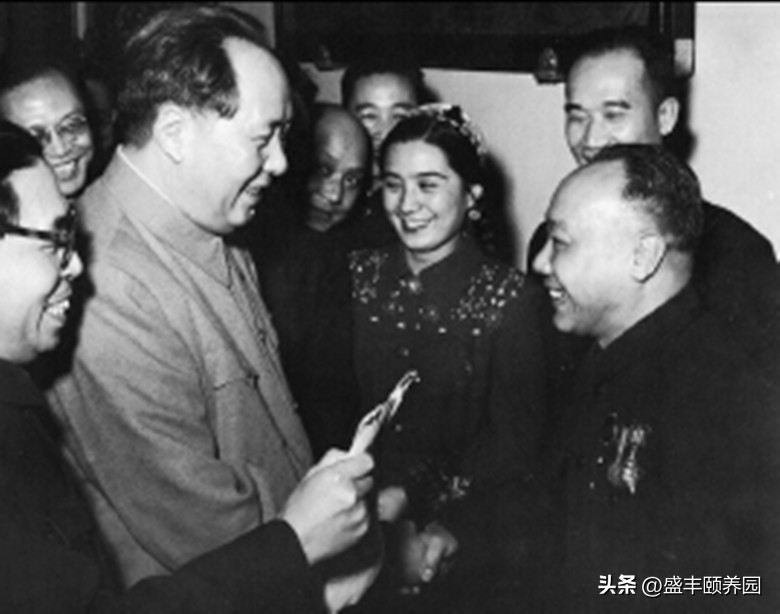 Mao Zedong's Love in Opera - iNEWS