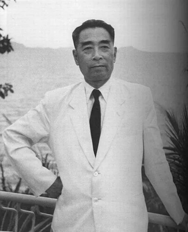 In 1949, Kuomintang agents lurked in Peiping and wanted to get close to ...