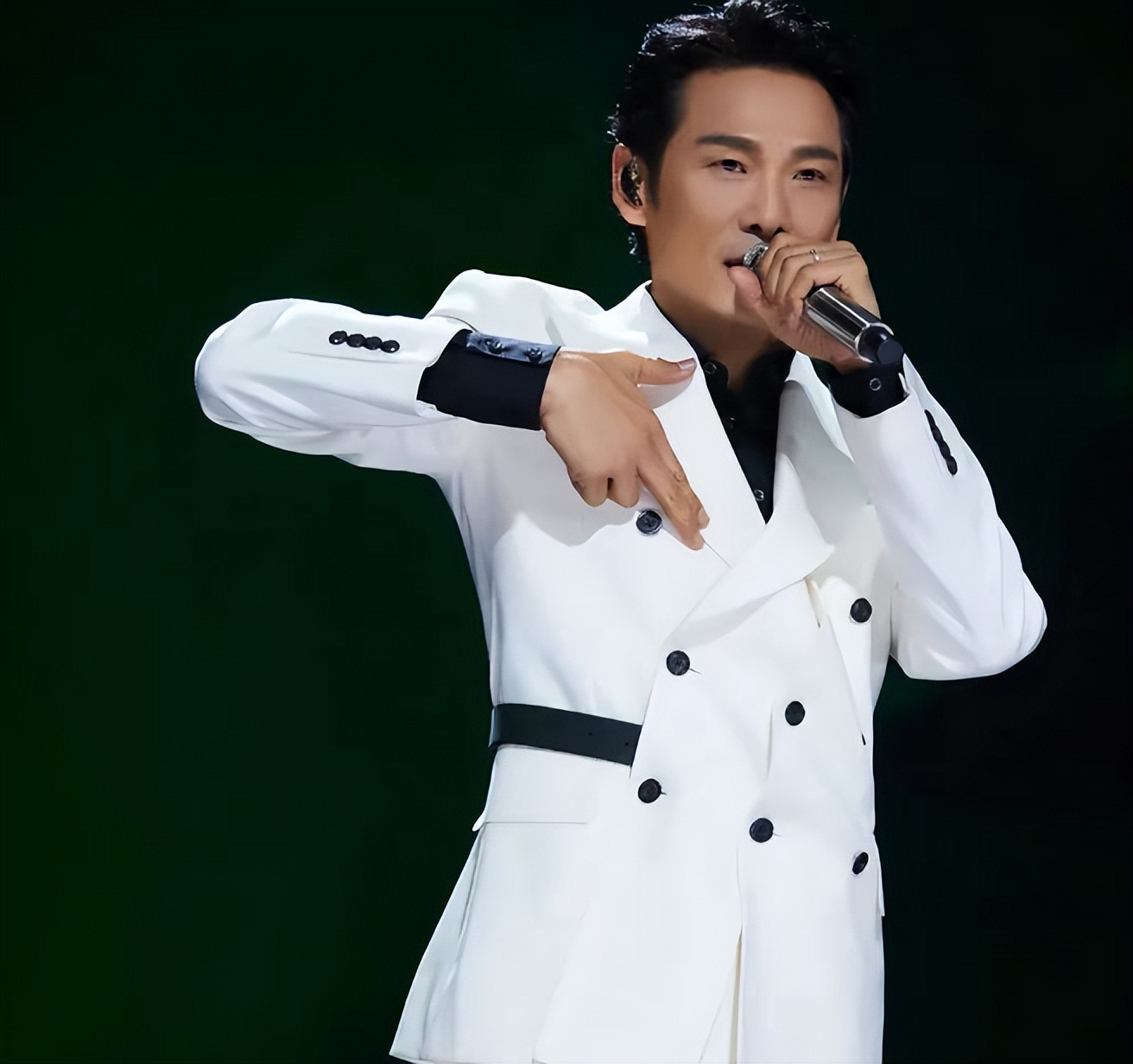 60-year-old Du Dewei dares to participate in "Call Me by Fire", he is ...