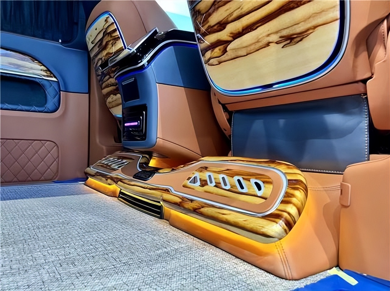 Mercedes-Benz V260L high-end customization, Hawker V780 top Maybach version high-top luxury ...