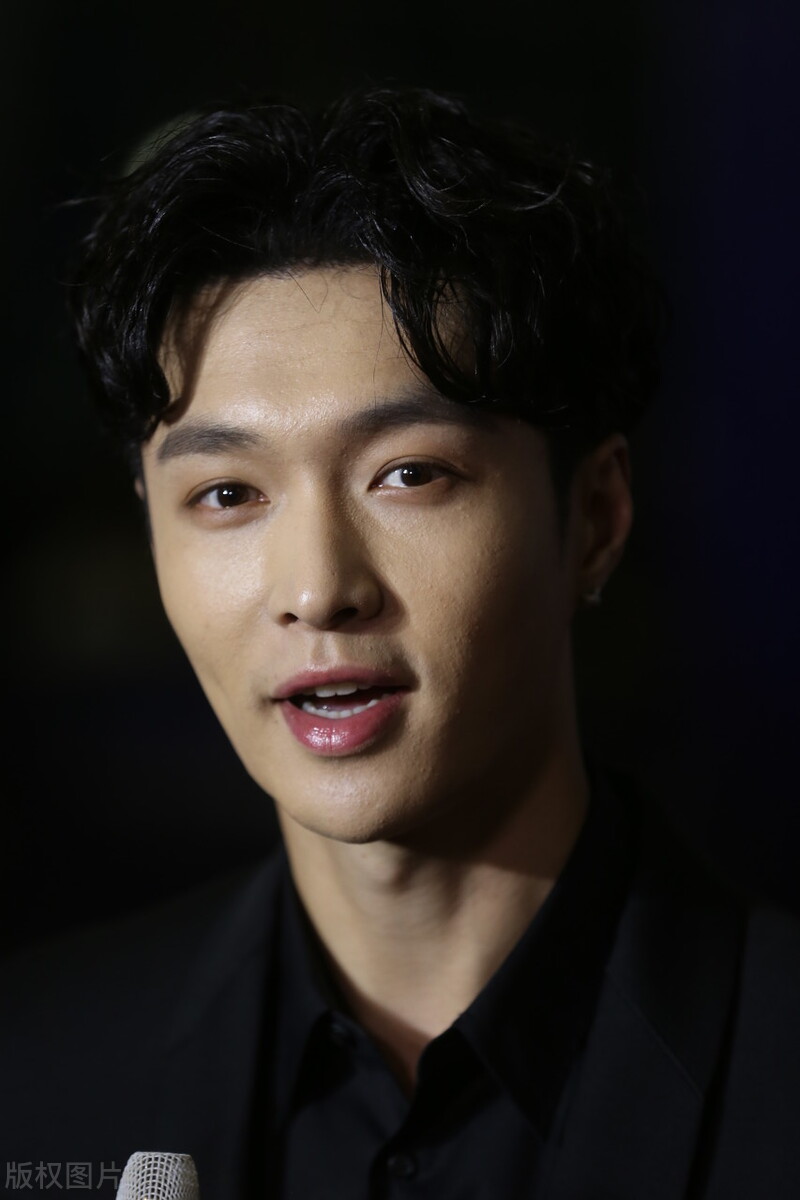Such Zhang Yixing is a clear stream in the entertainment industry!What ...