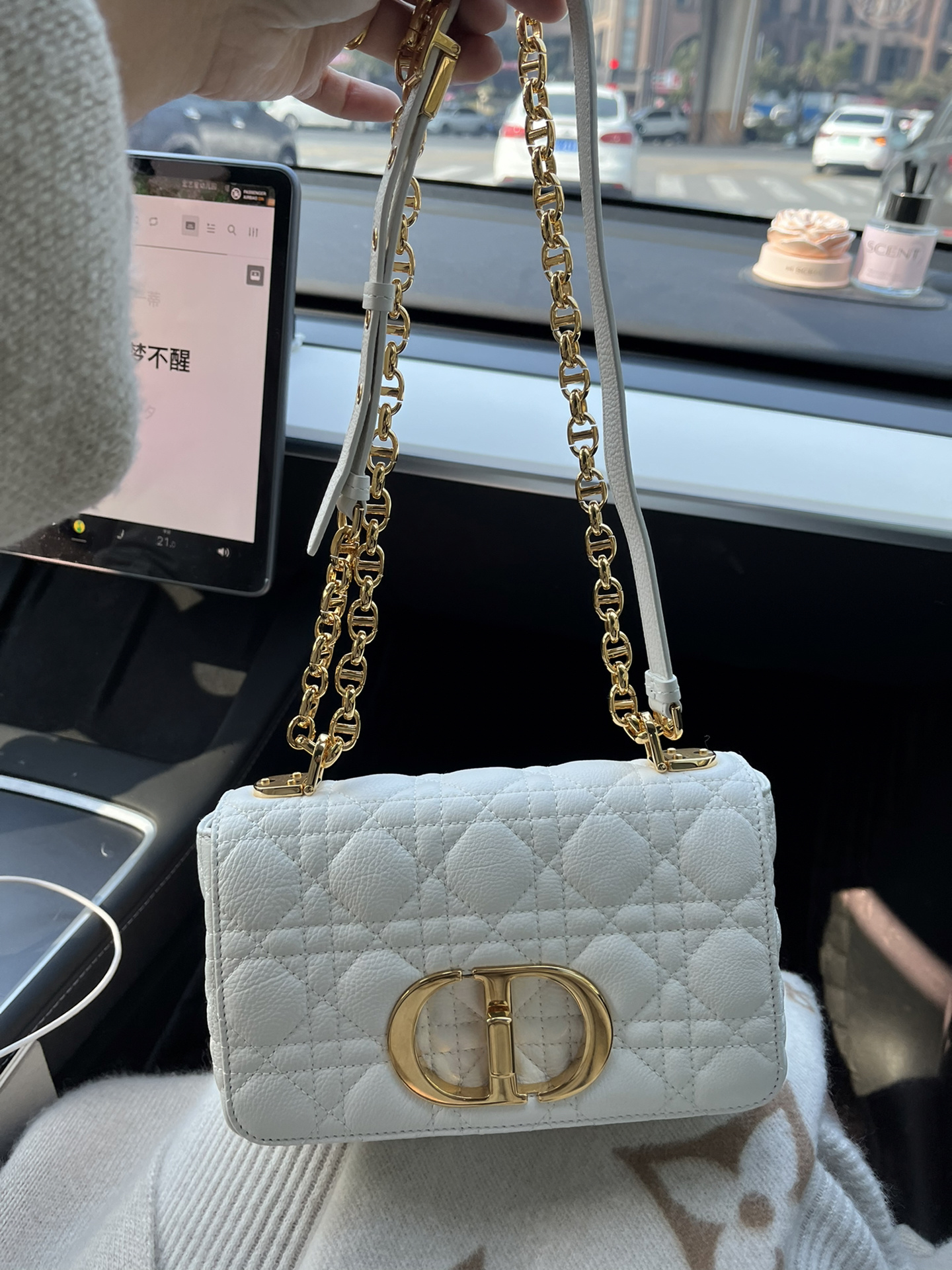 Beautiful Dior caro trumpet - iMedia
