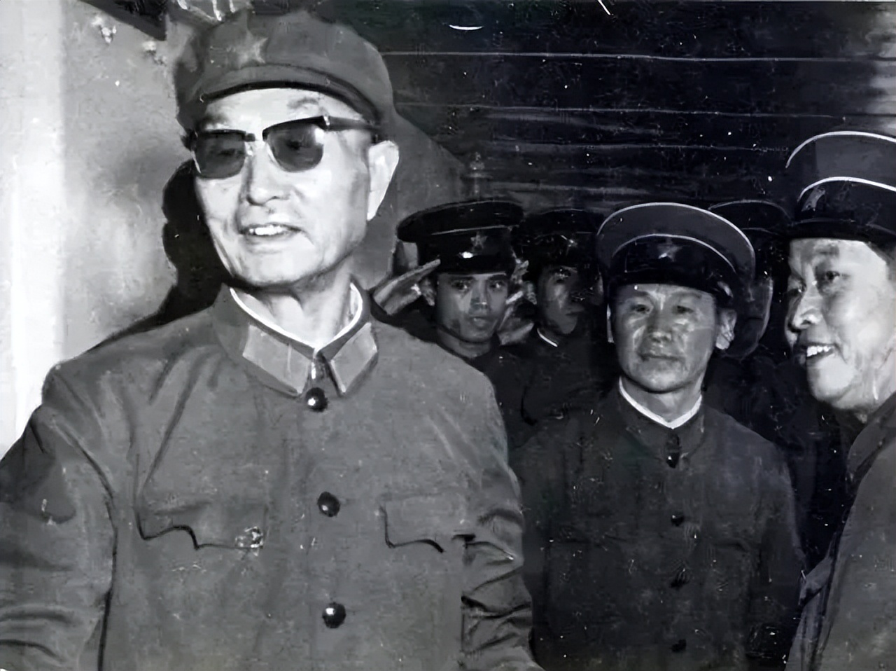 When Su Yu passed away in 1984, there were 4 military chiefs standing ...