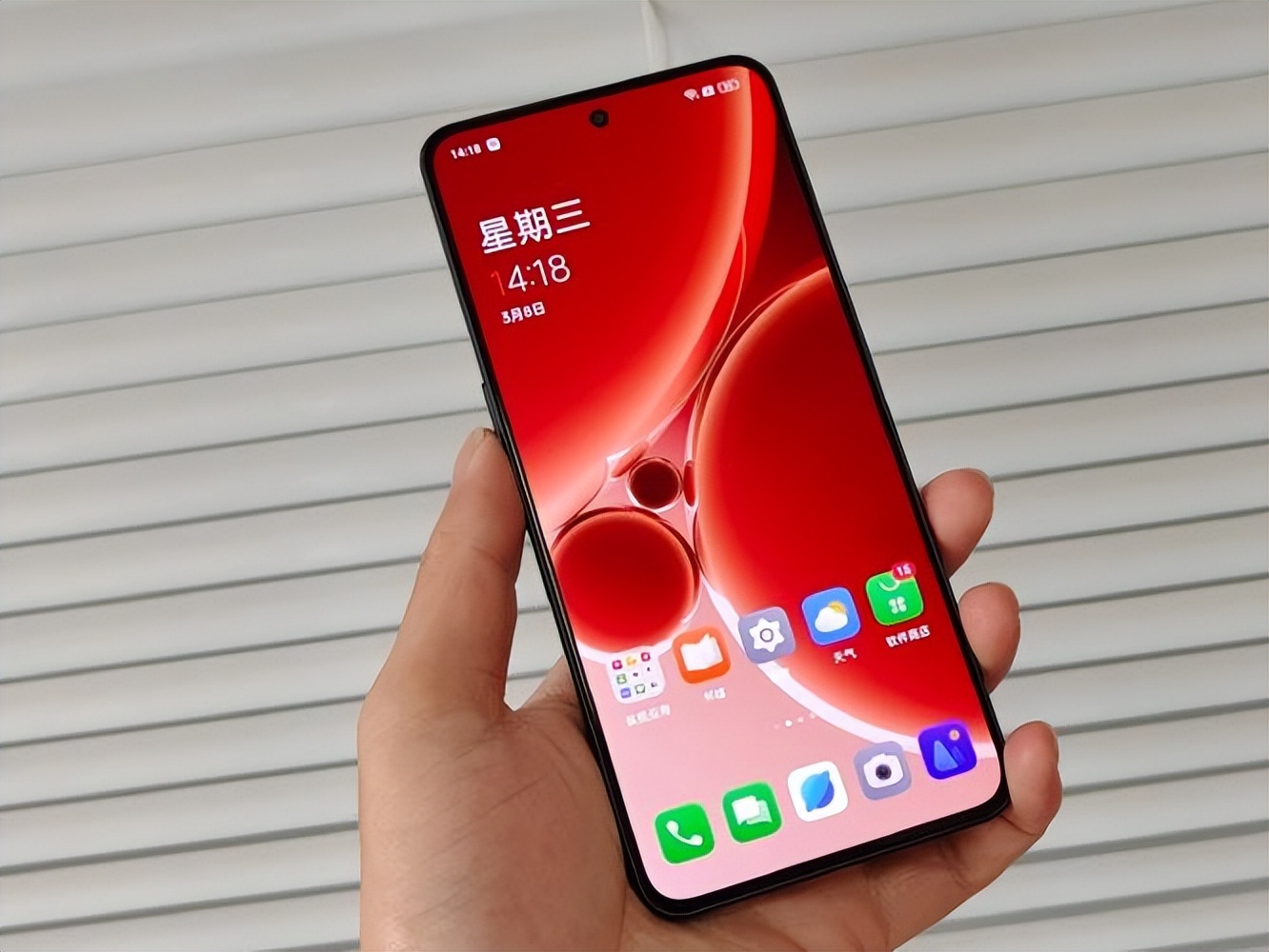 The 5000mAh large battery can be used at ease! These 4 long battery ...