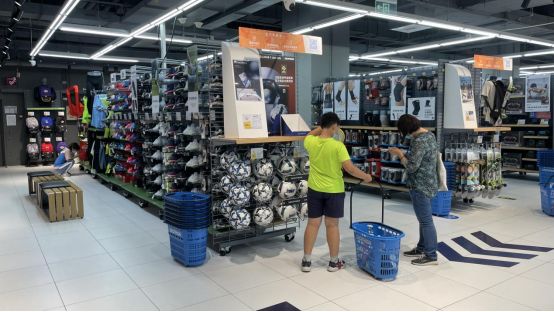 Decathlon, which started from "stingy", is facing commercial problems ...