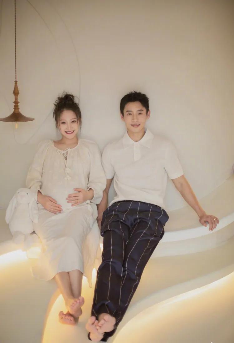 37-year-old Wei Chen announces that he will be a father, posting photos ...