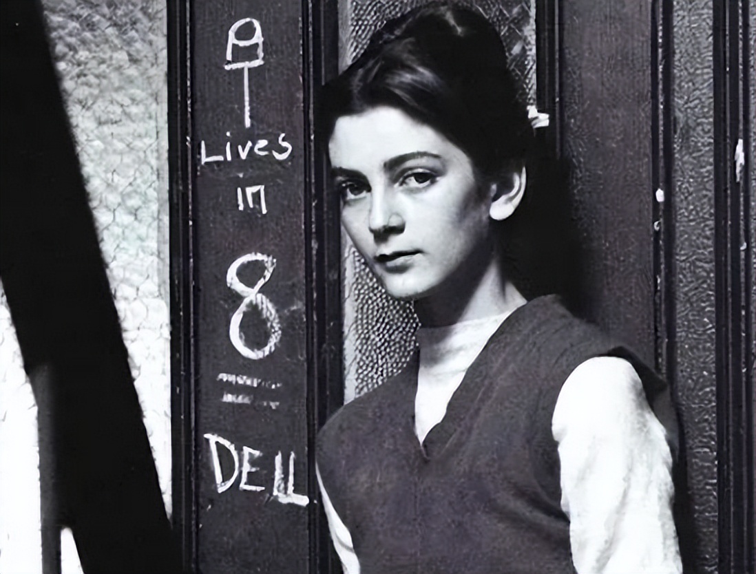 The 92-year-old supermodel Carmen laughs at herself that she has the ...