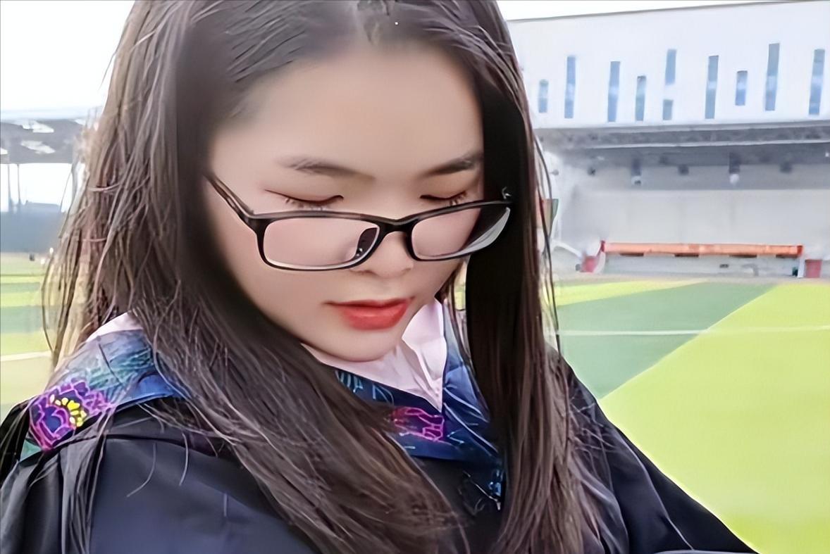 Che Xiao's mother, Wang Liyun, posted a message late at night: Good boy, you have not left, you ...