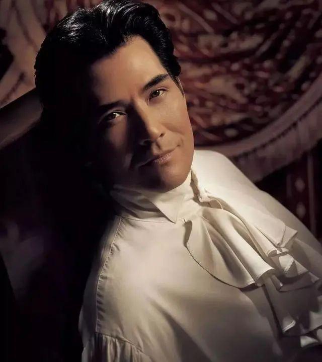 Loving parents suddenly divorced, music genius sister died of cancer ...