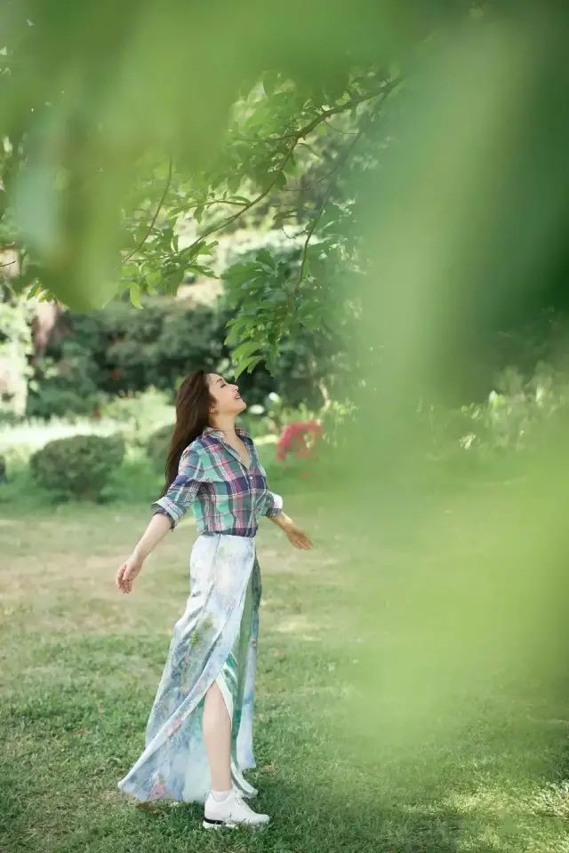 Yang Yuying is really eye-catching, and there is no trace of the years ...