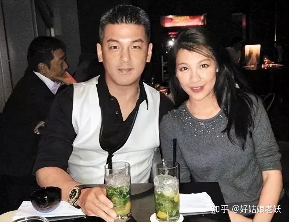 Alyssa Chia and her ex-husband in the same frame: she tore up her bed ...