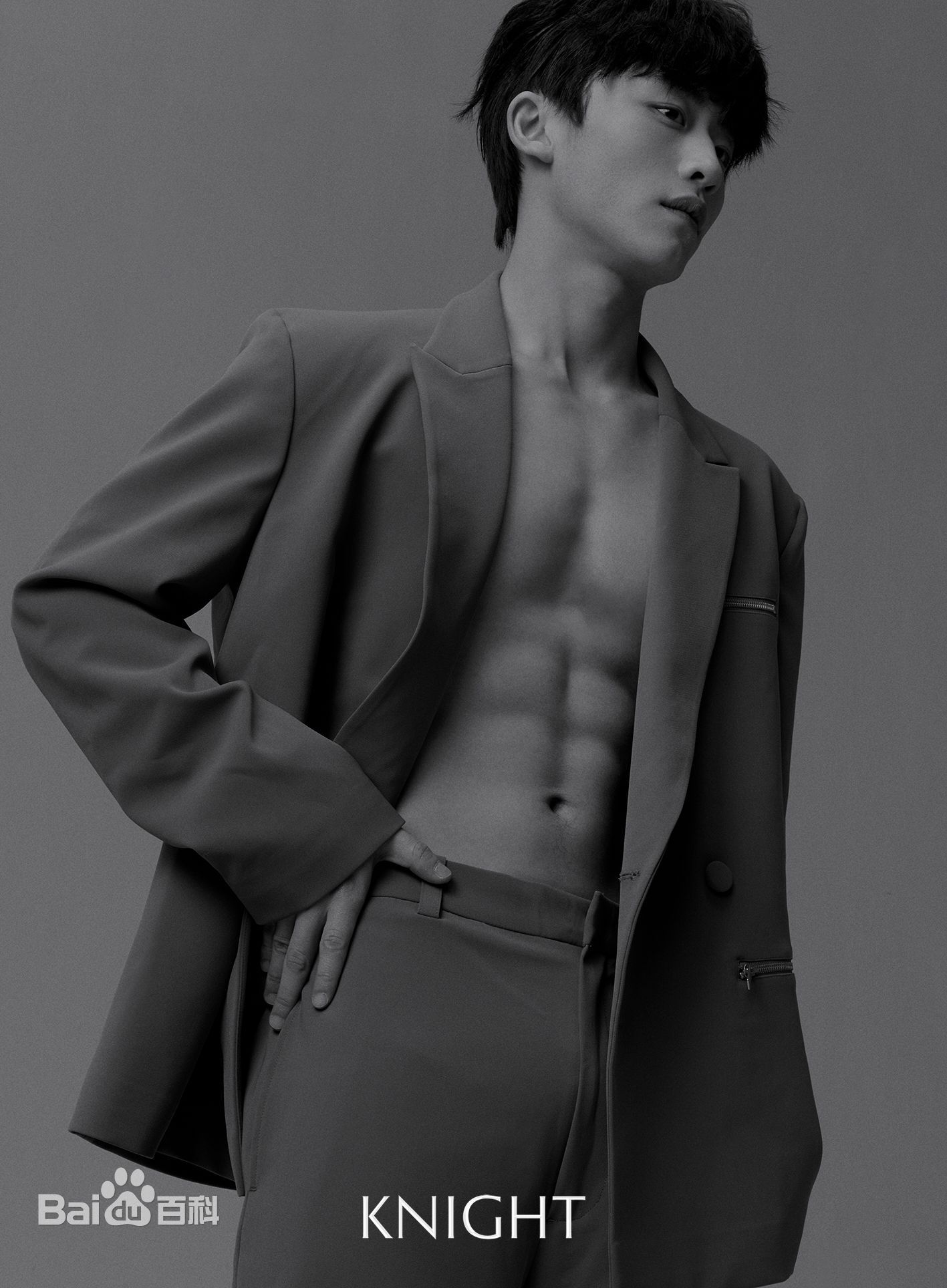 Zhou Nan in [Human World], his off-screen image contrasts greatly, he looks thin in clothes and ...