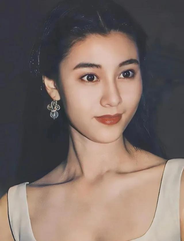 The untold story behind the peerless beauty Li Jiaxin - iMedia