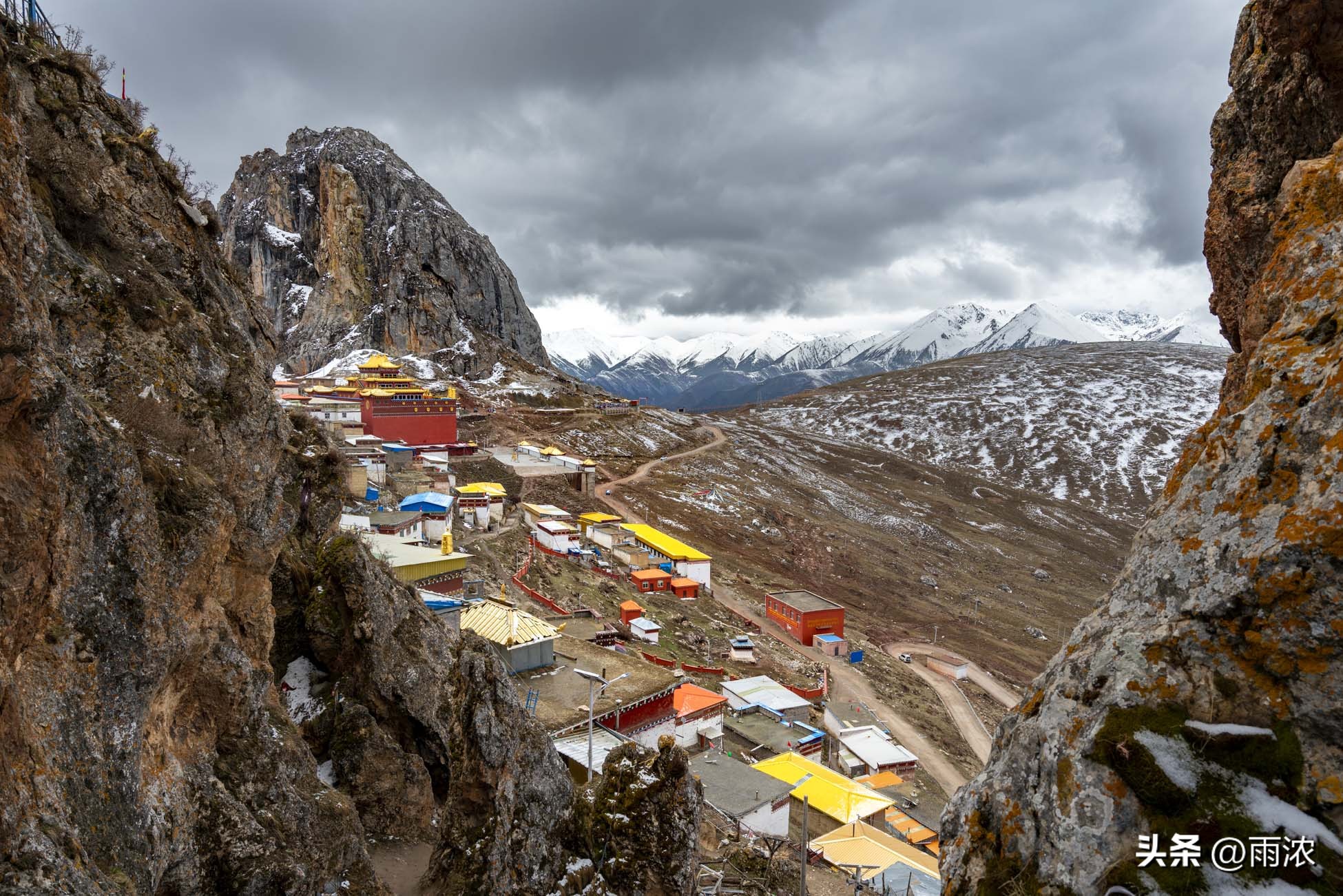 A temple built on a cliff - Zizhu Temple - iNEWS