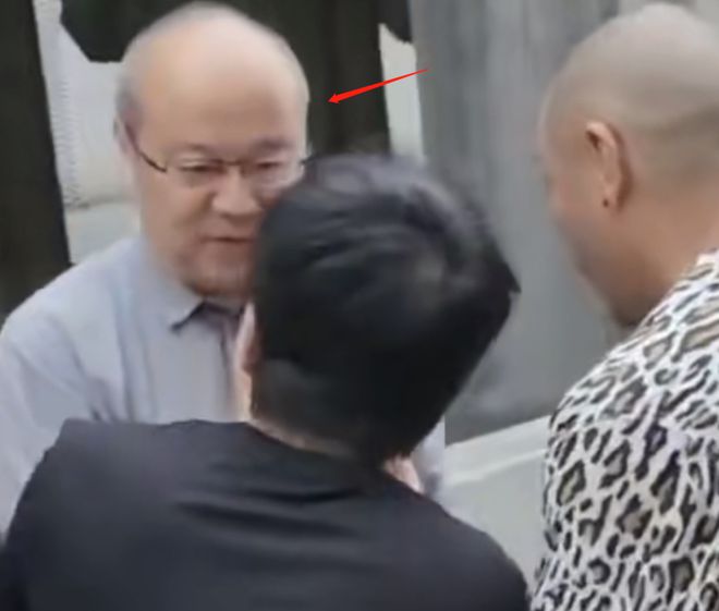 A recent photo of Faye Wong's ex-husband, 53-year-old Dou Wei, was ...