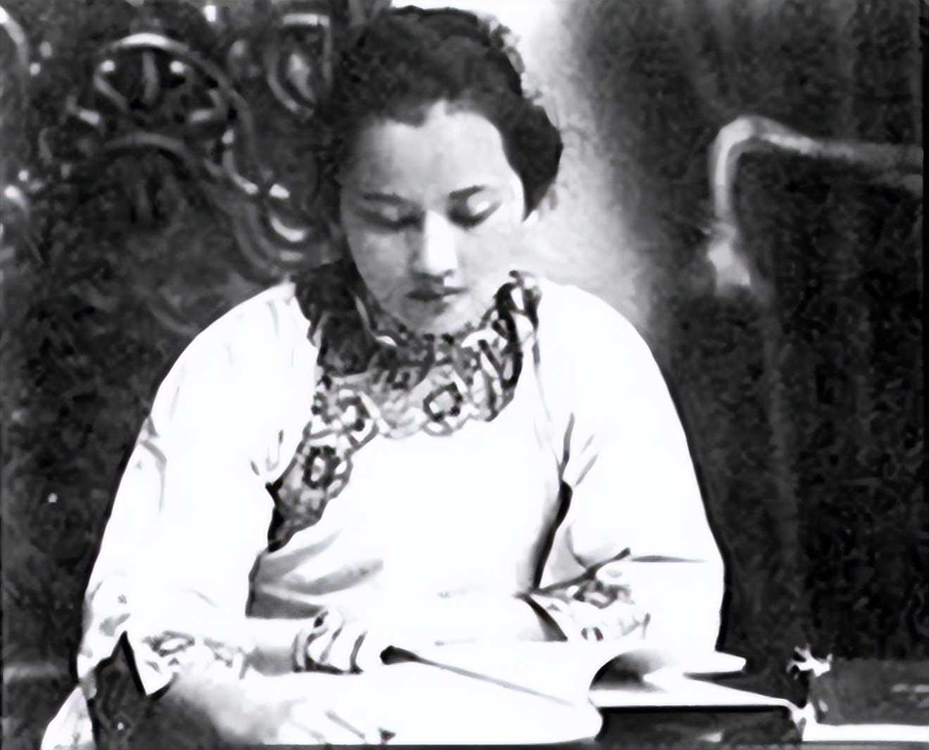 In 1958, the war criminal Gong Delin went to Tiananmen Square to watch ...