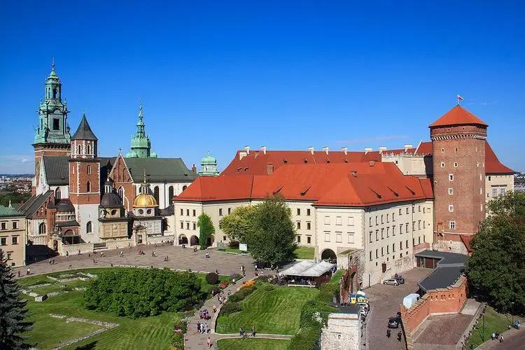 The construction style of ancient Polish cities, the cultural ...
