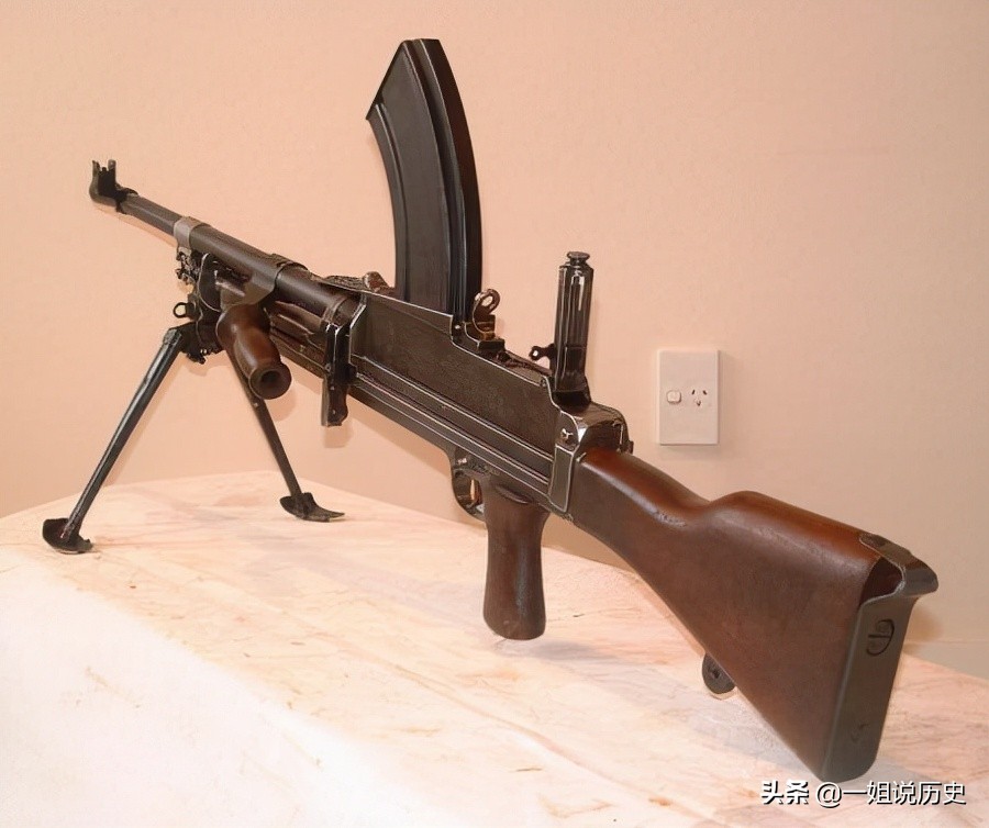 The world's 4 classic machine guns: "Hitler's chainsaw" fires fast ...