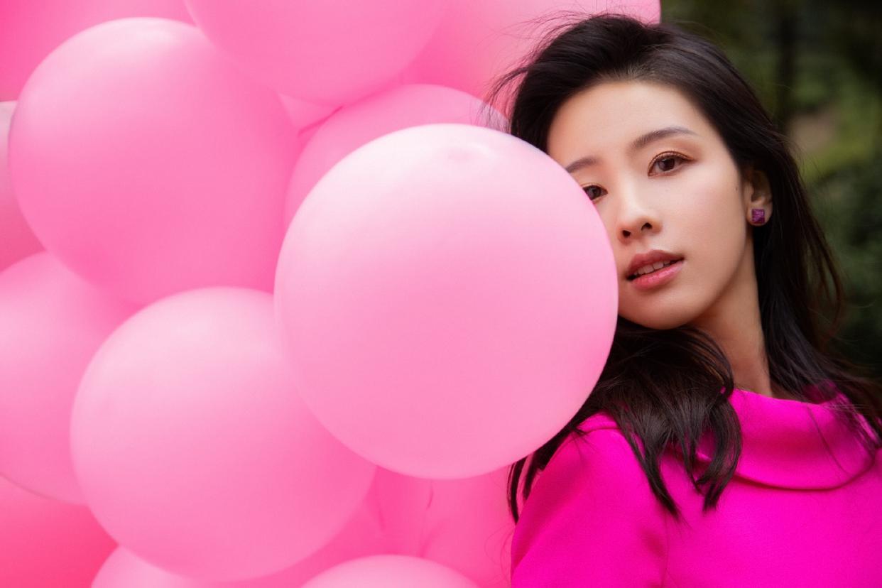 Chen Douling's 29th birthday photo, surrounded by bright pink, netizens ...