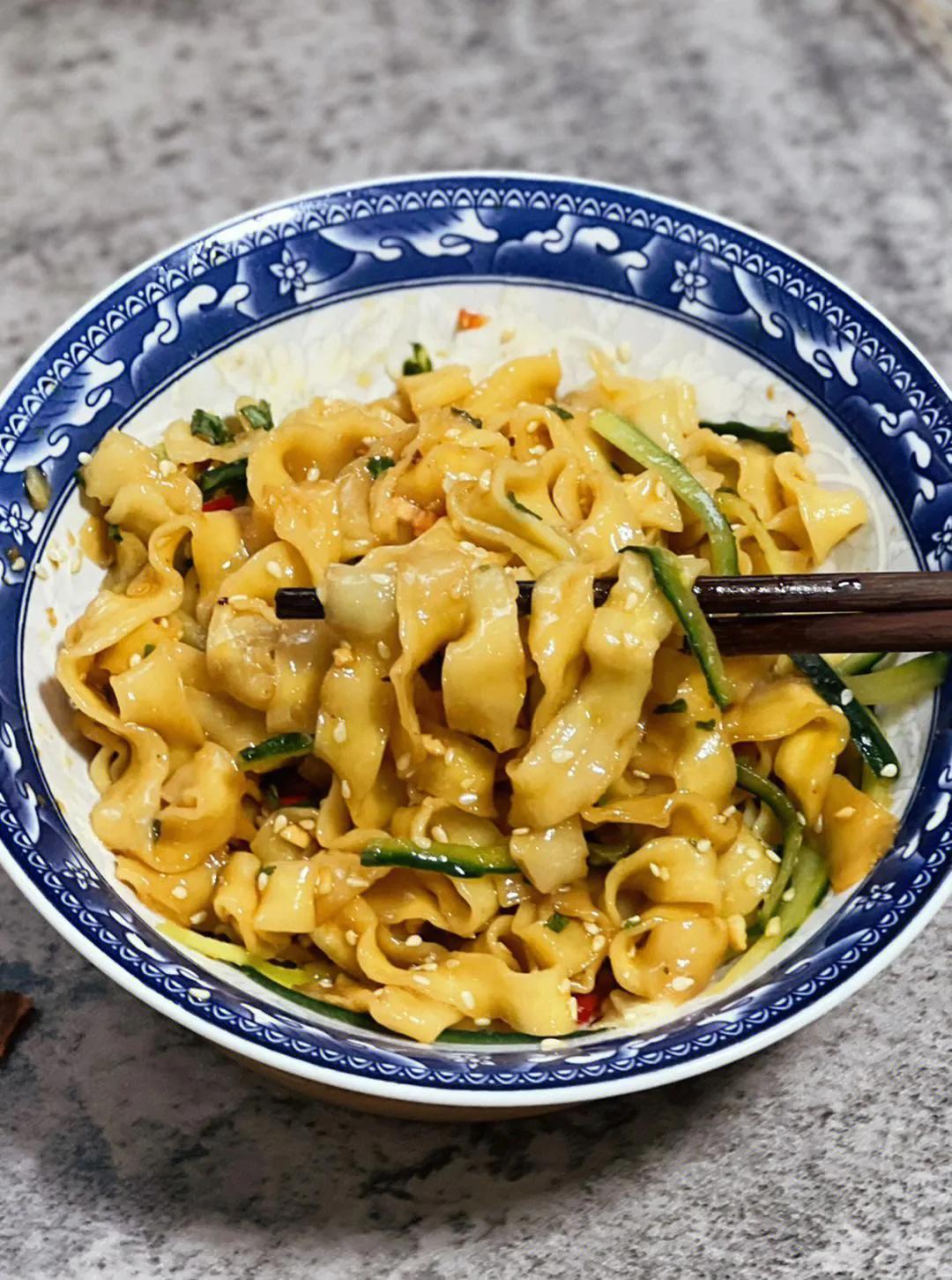 Delicious cold noodles, cool summer - iNEWS