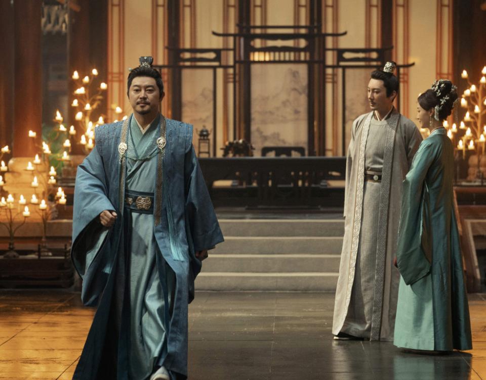 Sha Yi's family of four traveled to Japan. The two sons have the same ...