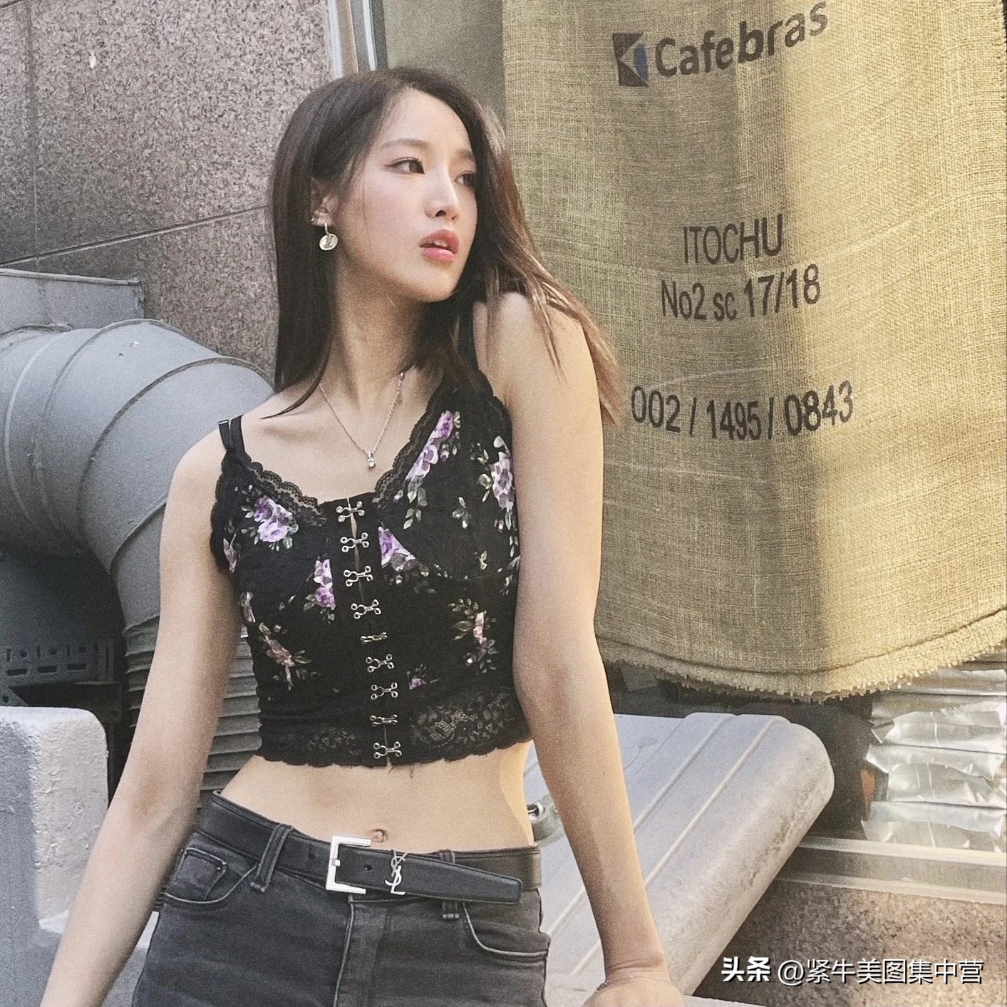 Saebom Skinny Jeans Photo - iNEWS