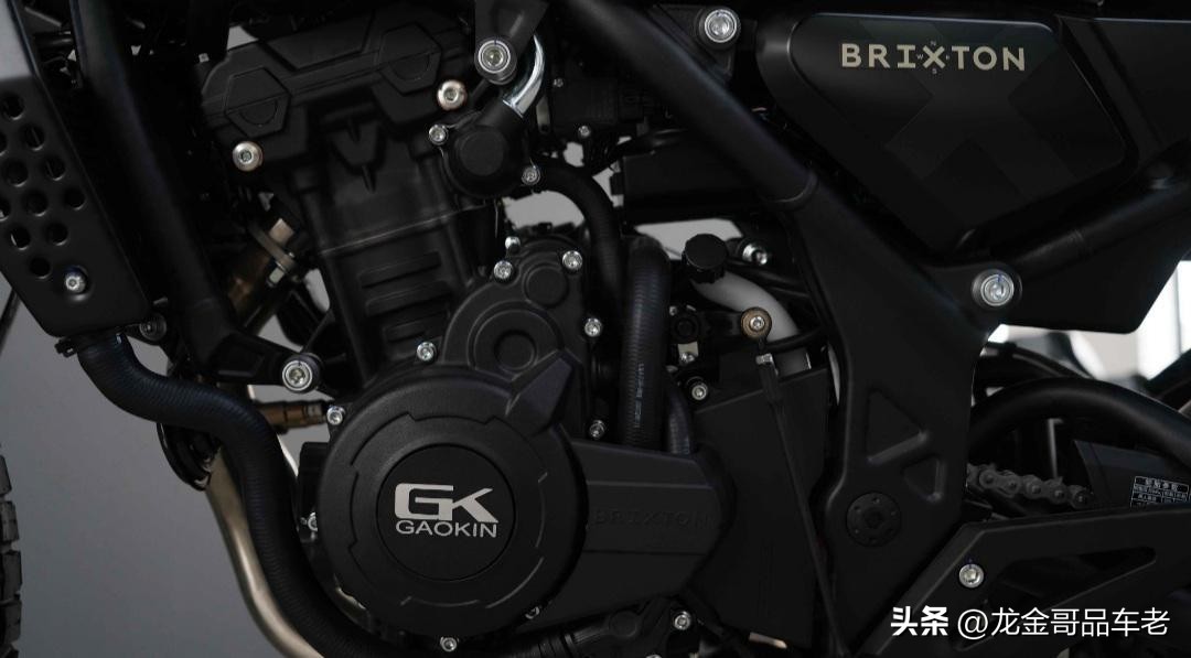 The rival of the Excelle 500F is the Gaojin GK500. Both cars are retro ...