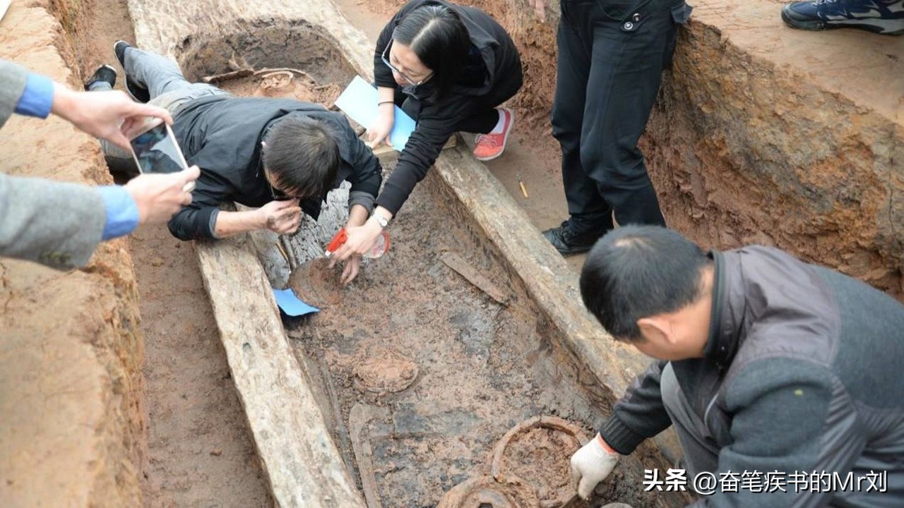 A brief discussion on the characteristics and differences of the tombs ...