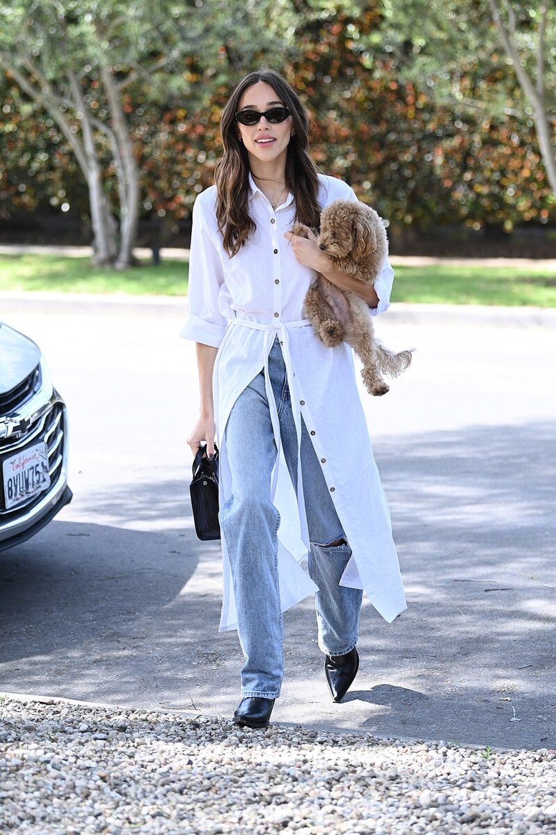 Sofia Calpo walks the dog in an elegant and stylish white long shirt ...