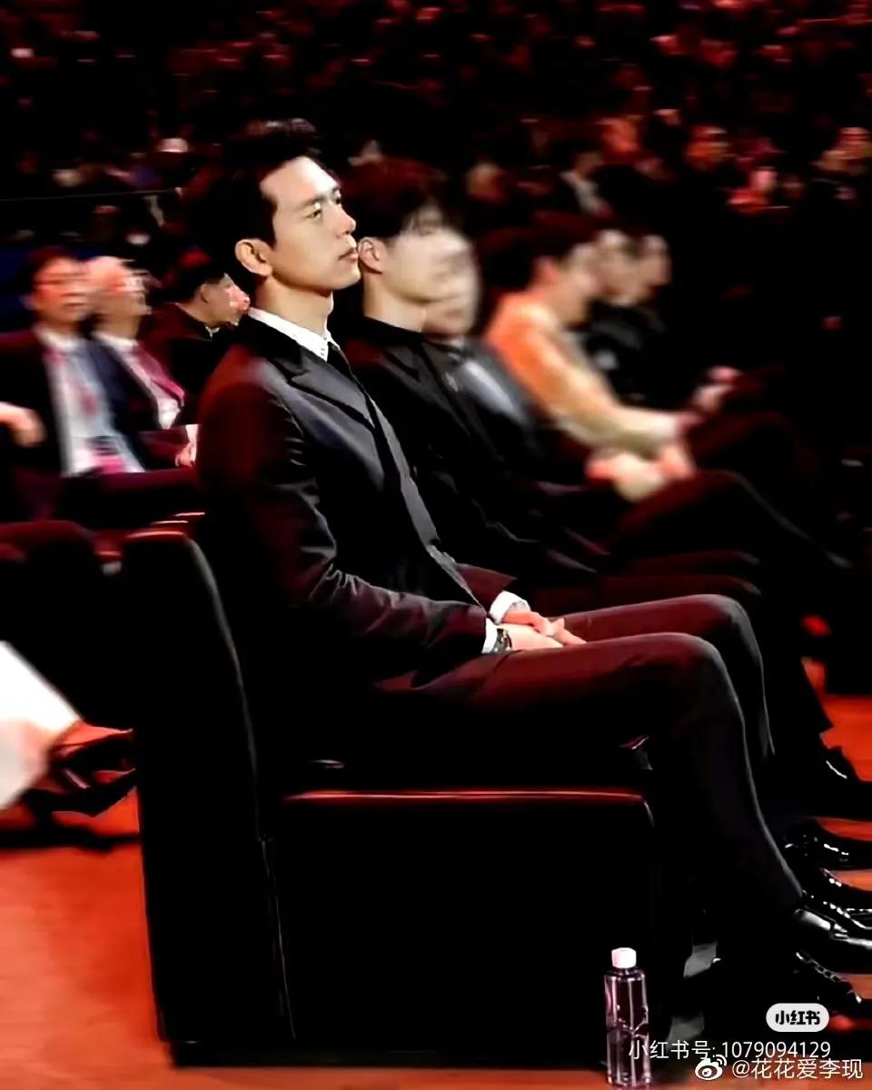 Li Xian's upright sitting posture on Weibo night---is Li Xian's ...