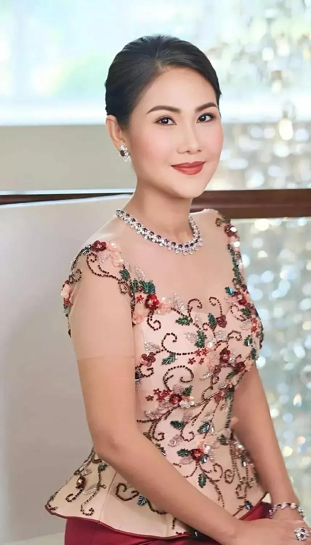 The wedding of Hun Sen's relatives became a carnival for dignitaries ...