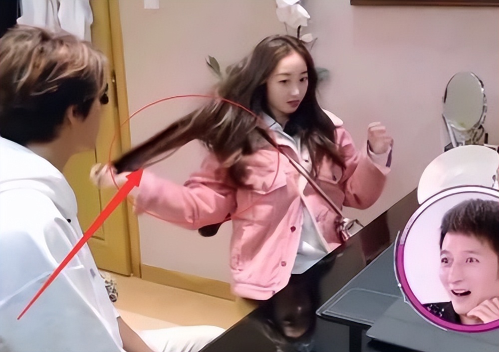 The buttocks are all fake, fake height, fake chest muscles, wigs, are ...