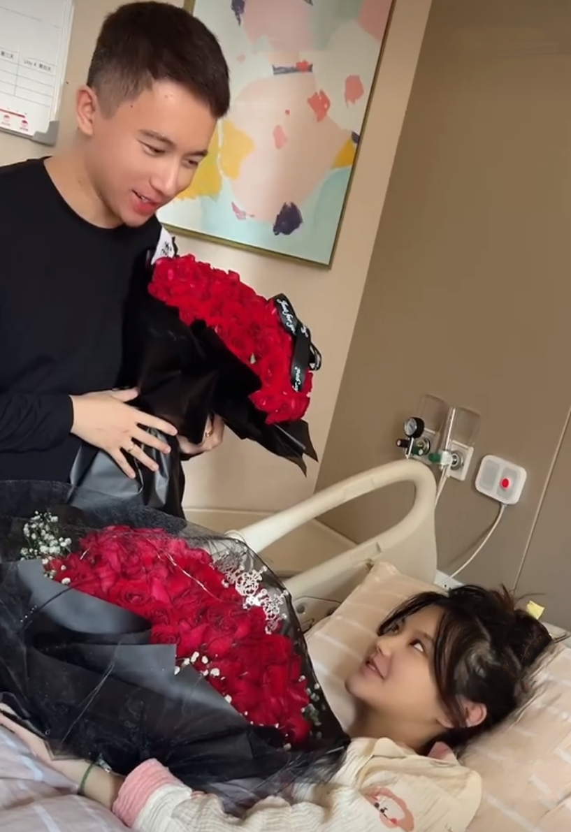 Li Hongyi's brother Guan Xuan gave birth to a daughter. The frontal ...
