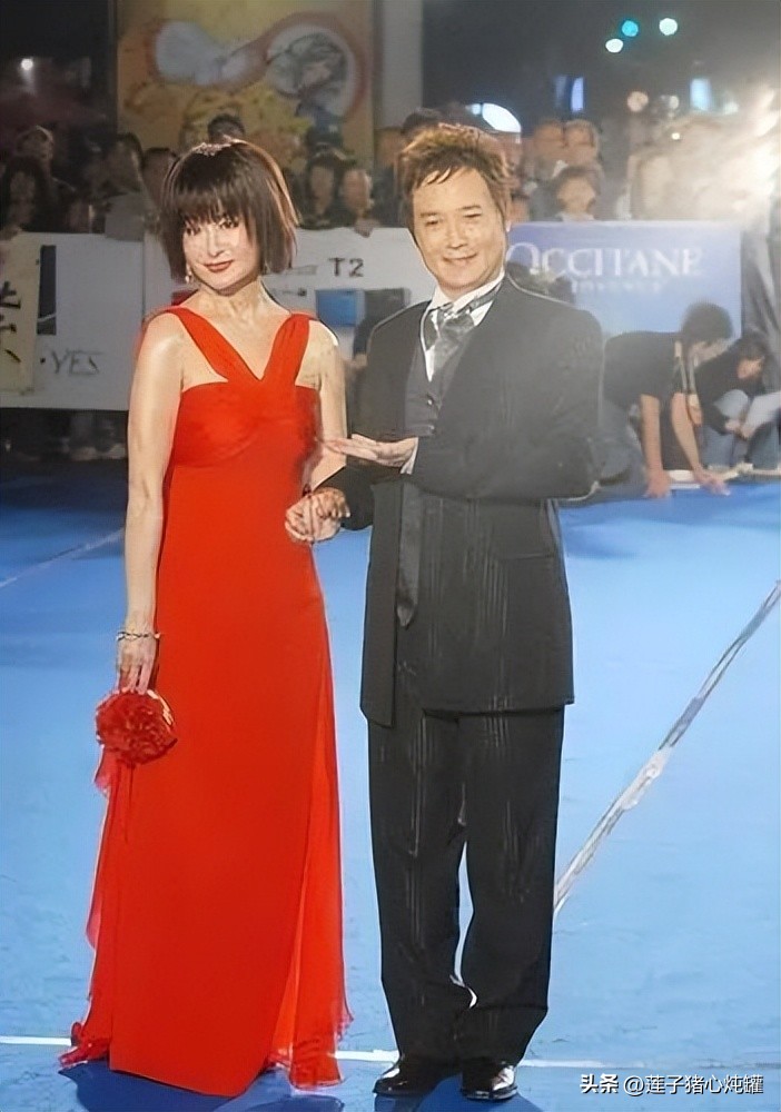 Pan Yingzi's intellectual beauty is well maintained!Wearing a red dress ...