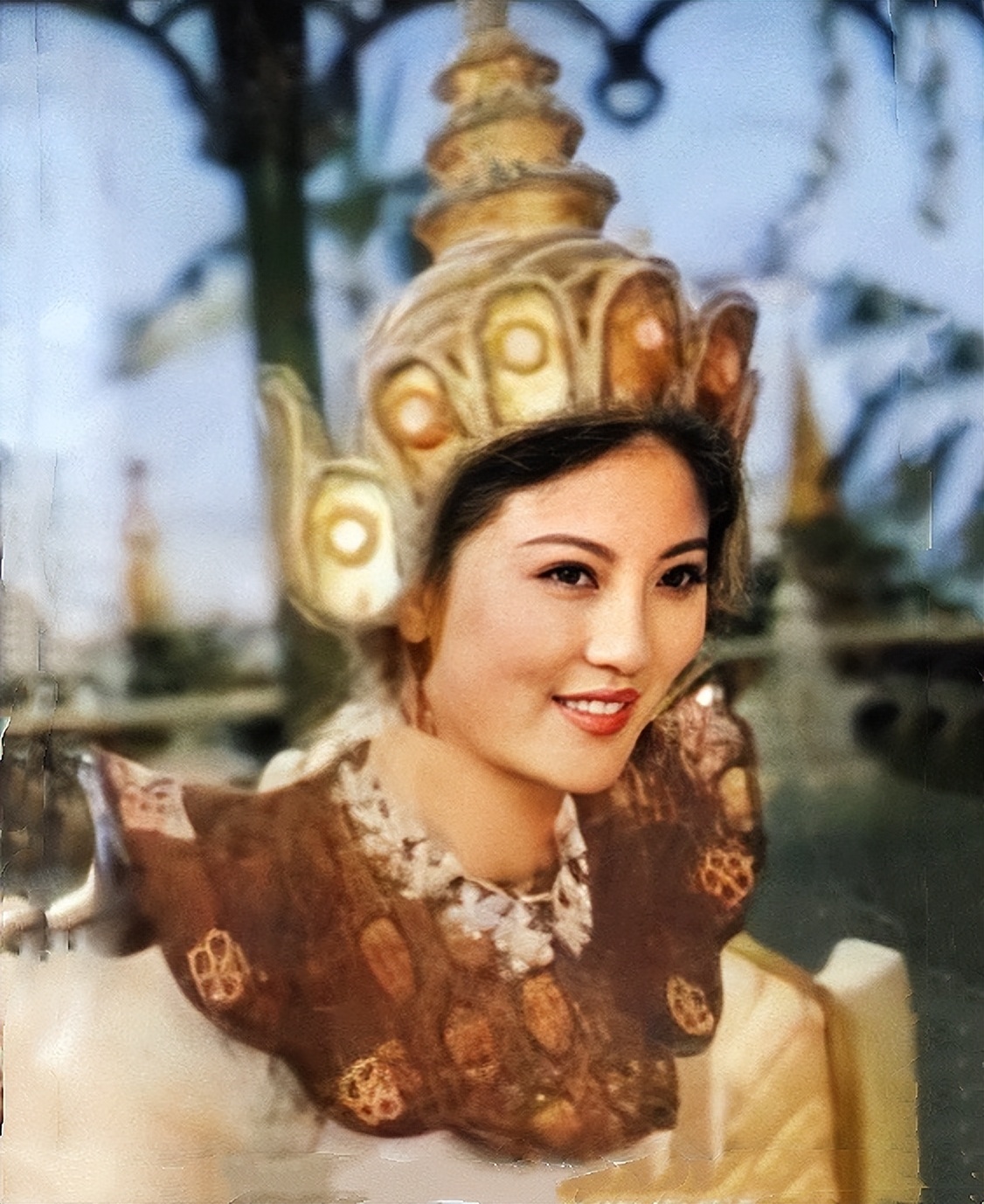 Wang Jiawei's ex-wife Deng Xing grew up beside Qin Yi, and now her 67 ...