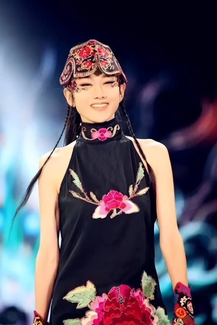 Yang Liping shared a video of tidying her little niece's hair. Netizens ...