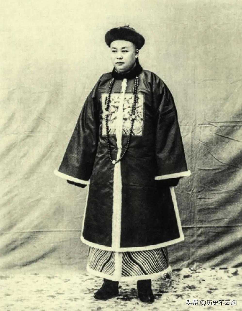 In 1894, an American journalist described the daily life of Li ...