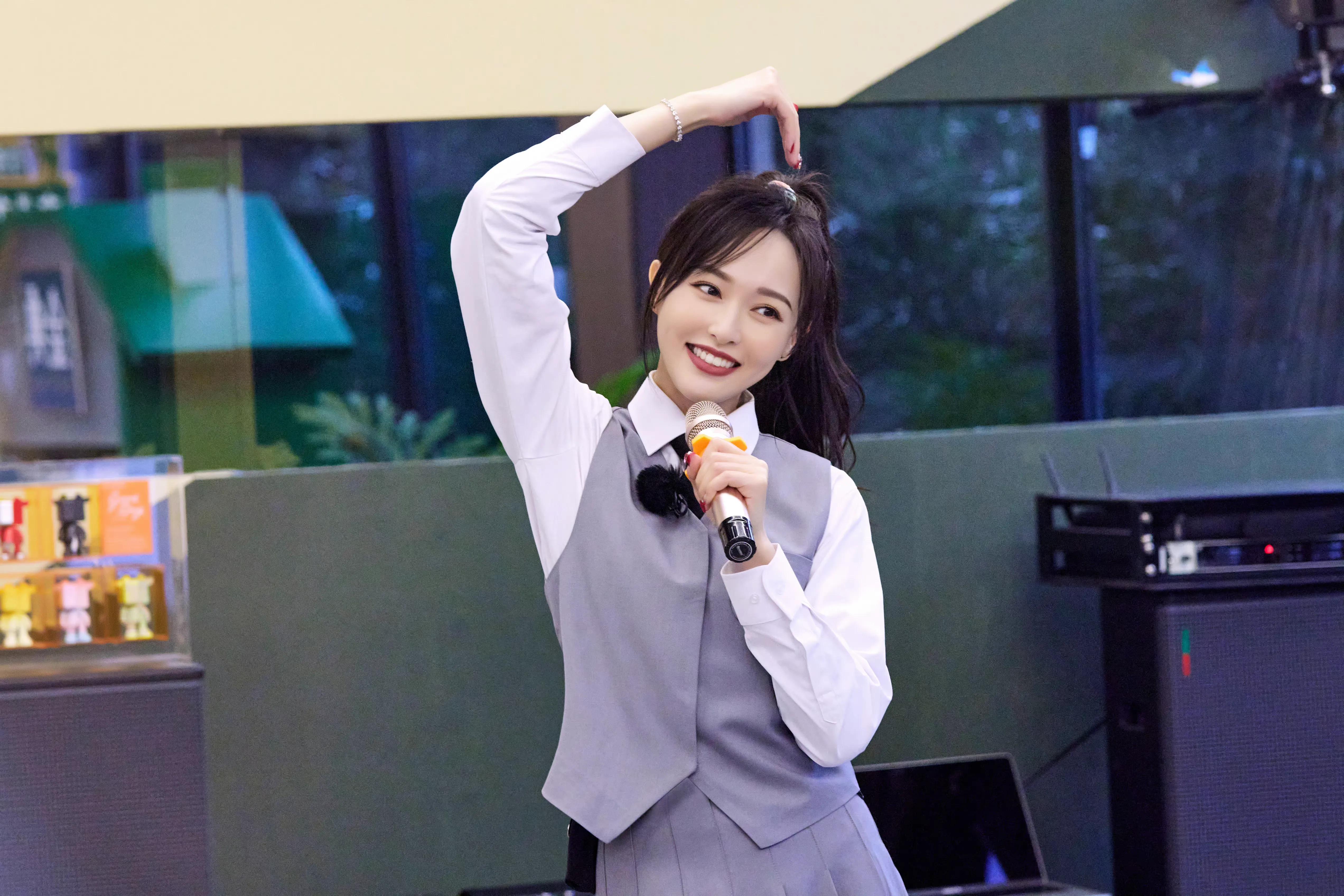 Tang Yan relies on the gold master to get her position?The studio is eager to refute the rumors ...