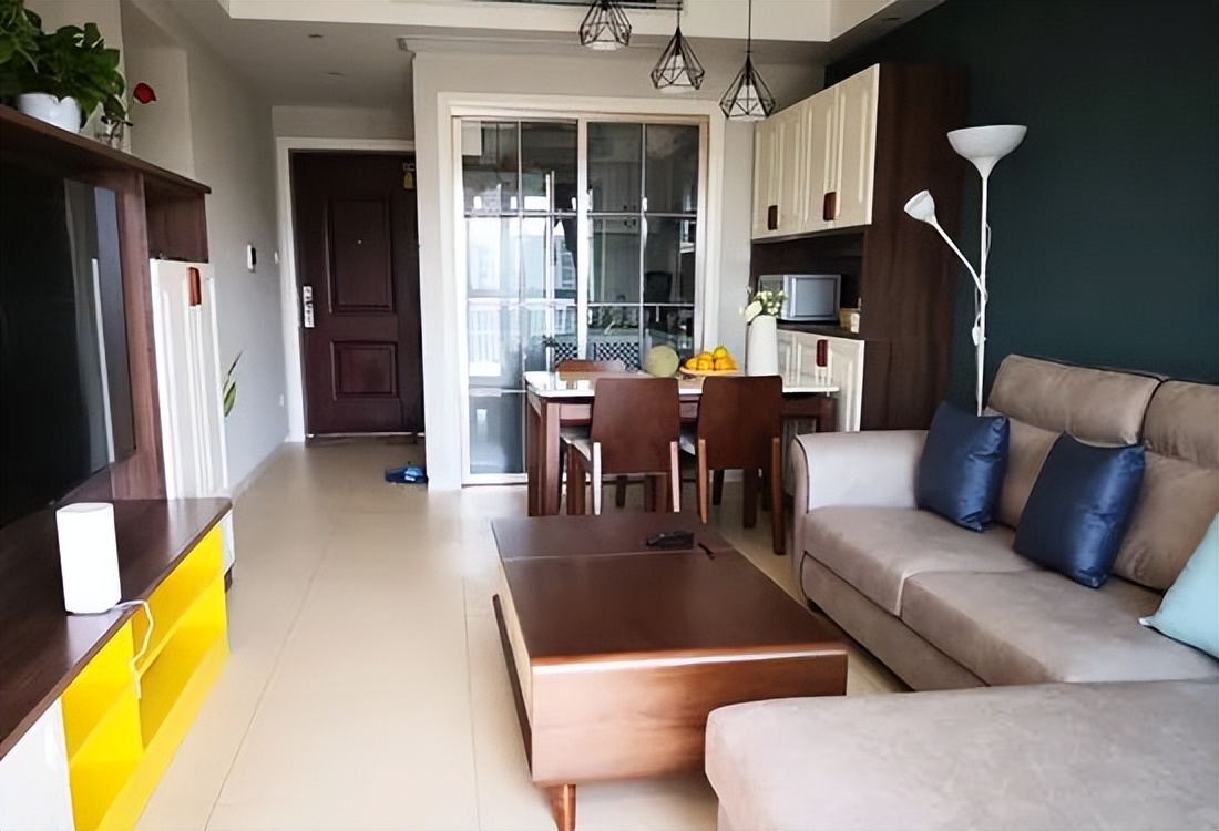 The 89-square-meter mix-and-match style three-bedroom apartment not ...