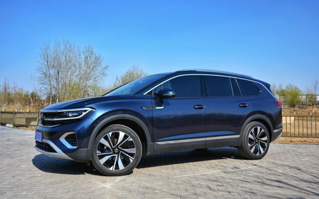 Flagship class rivaling luxury models - iMedia