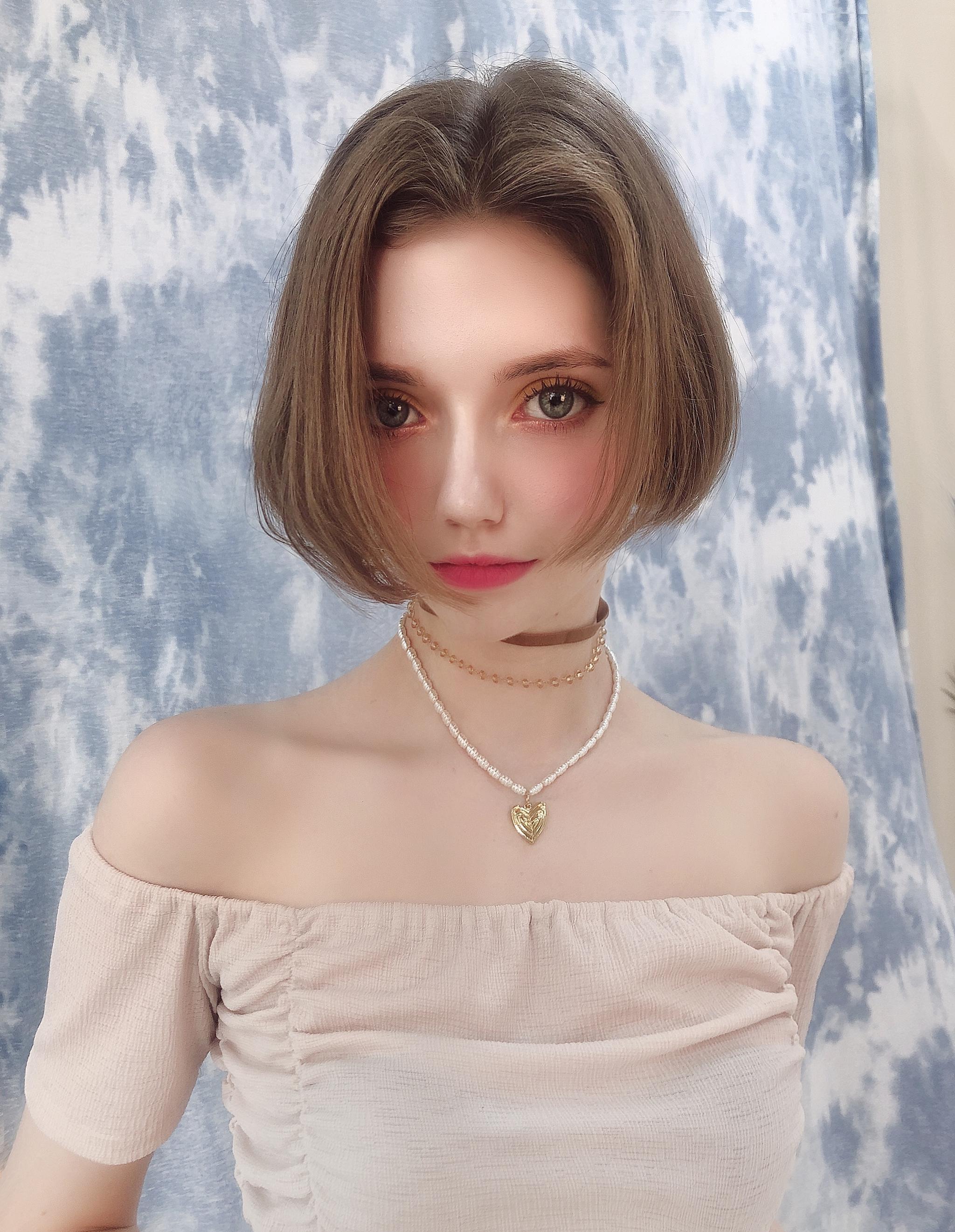 A 24-year-old German beauty studied in Beijing and became a "China hand ...