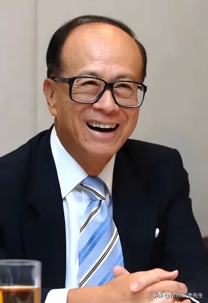 Li Jiaxin won the championship of Miss Hong Kong at the age of 18, and ...