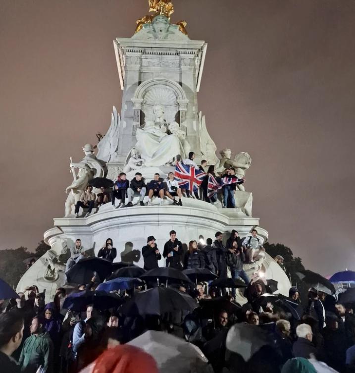 The Queen is gone, but Britain's troubles are just beginning - iNEWS