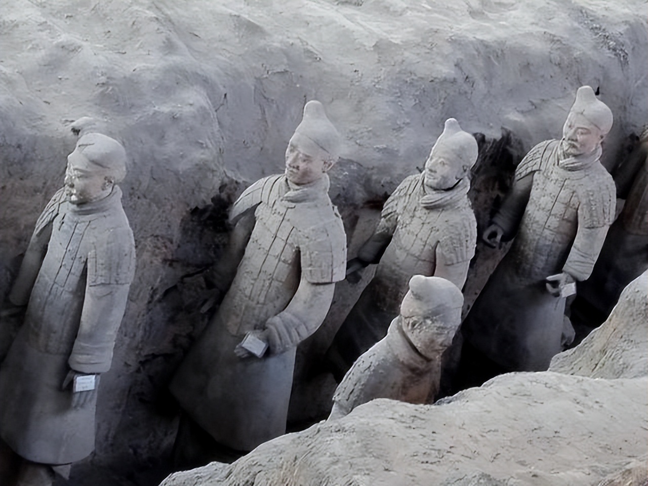 Are there any cultural relics in the "mound" in the middle of the ...