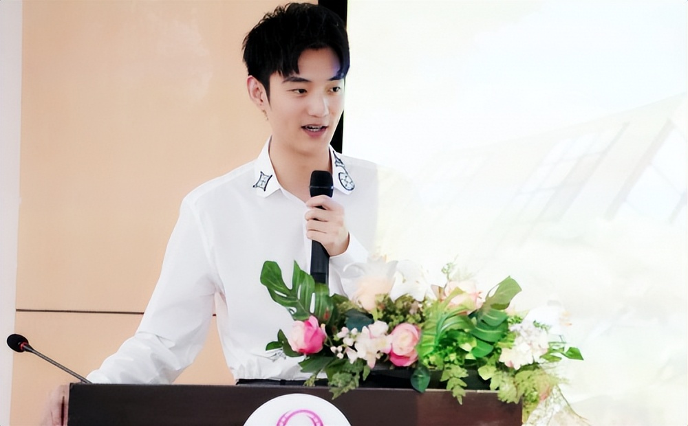 Xinying Pictures Yang Gang and young actor Jiang Yule attended the ...