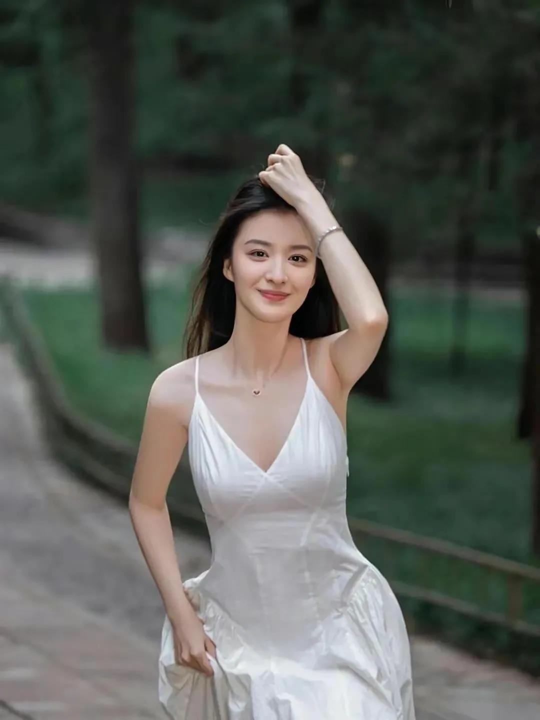 Wang Churan: Young and beautiful, beautiful as a flower - iNEWS