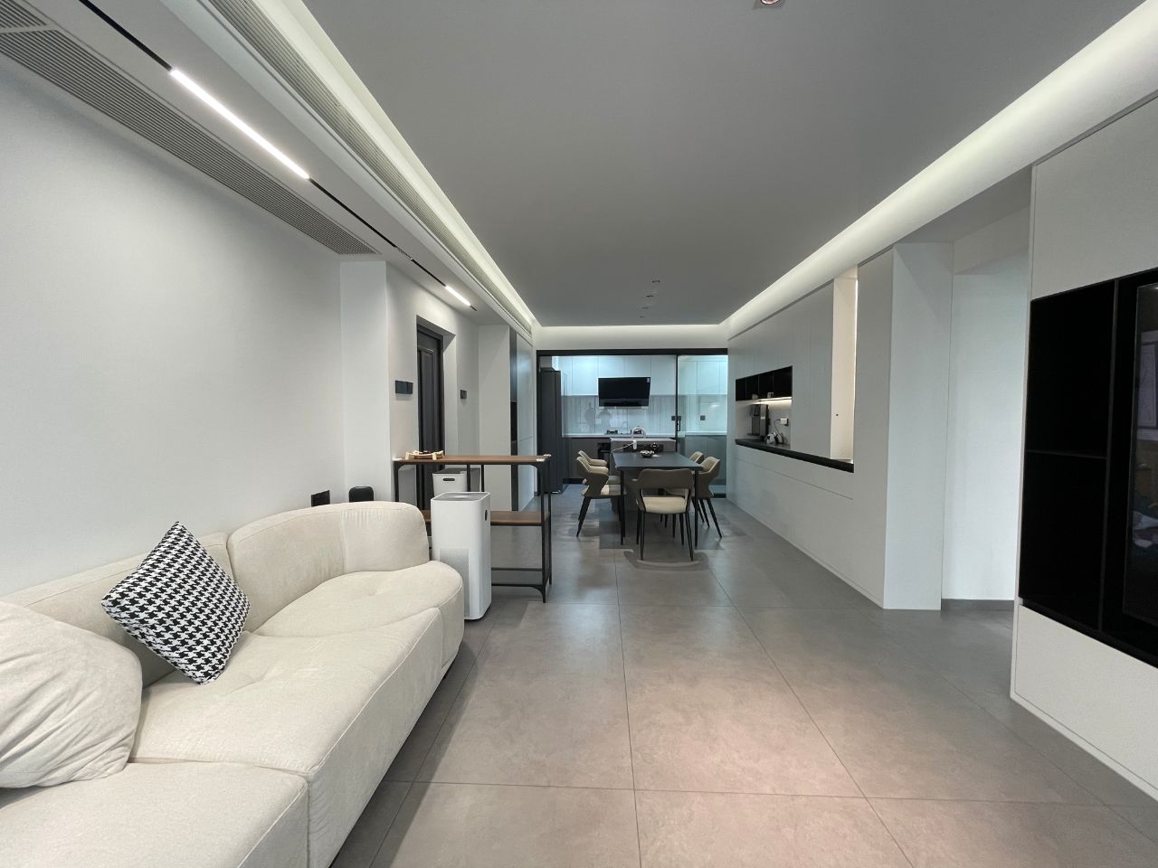 Real picture of 100 square meters of modern hard decoration - iNEWS