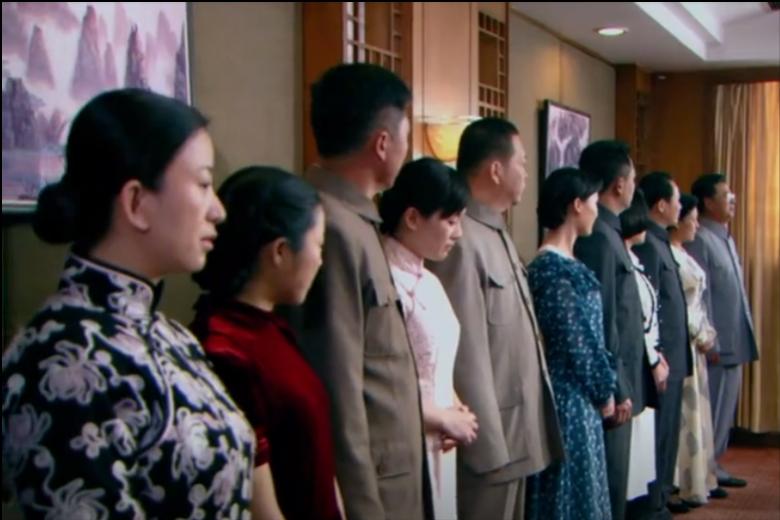 The first batch of diplomats' wives in New China took off their arms ...